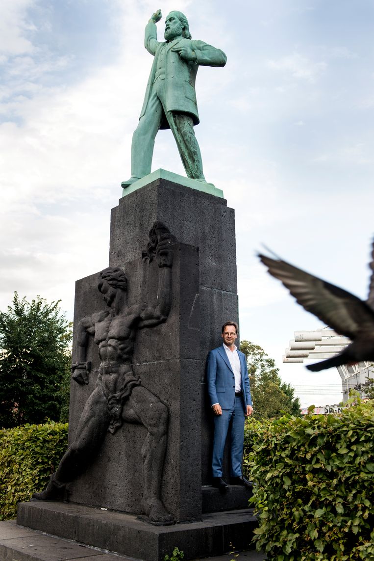 SP-Kamerlid Ronald van Raak schreef een boek over zo’n dertig ...