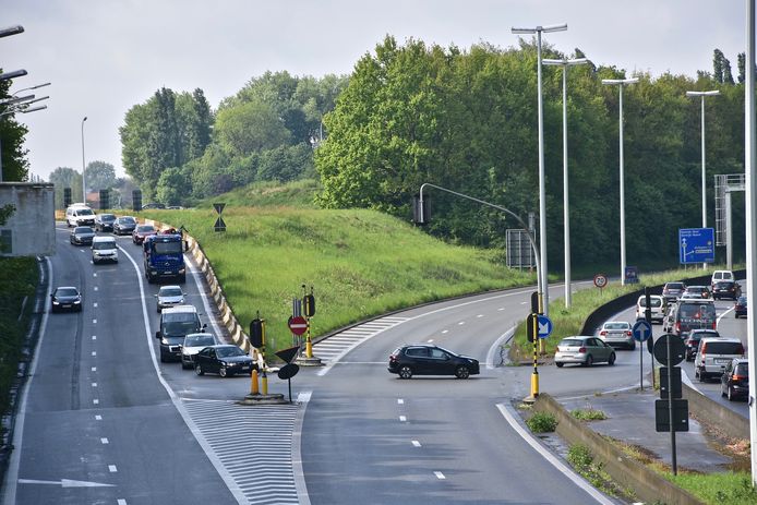 Omgevingsvergunning voor langverwachte nieuwe verkeerswisselaar A19-R8 | Kortrijk | hln.be