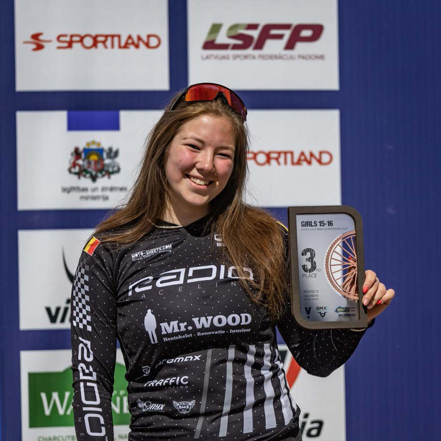 Julie (15) mag naar WK in Glasgow: “In tegenstelling tot wat bijna ...