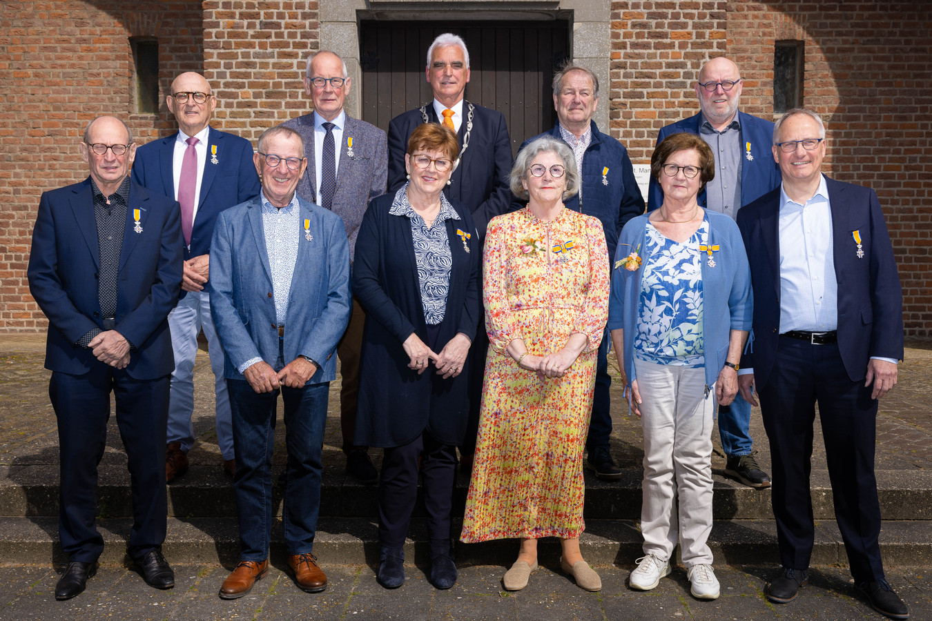 Twee zussen uit Velddriel koninklijk onderscheiden, in totaal tien ...