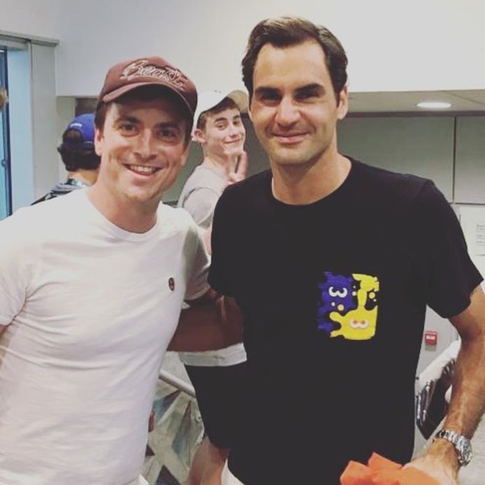 Niels Destadsbader en Guga Baúl ontmoeten Roger Federer | Showbizz | hln.be