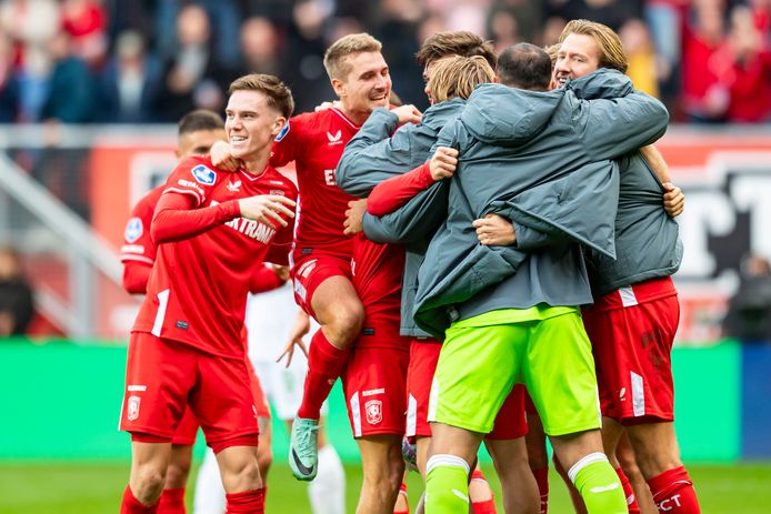 Oud-speler ziet iets moois groeien in Enschede: ‘FC Twente gaat dit ...