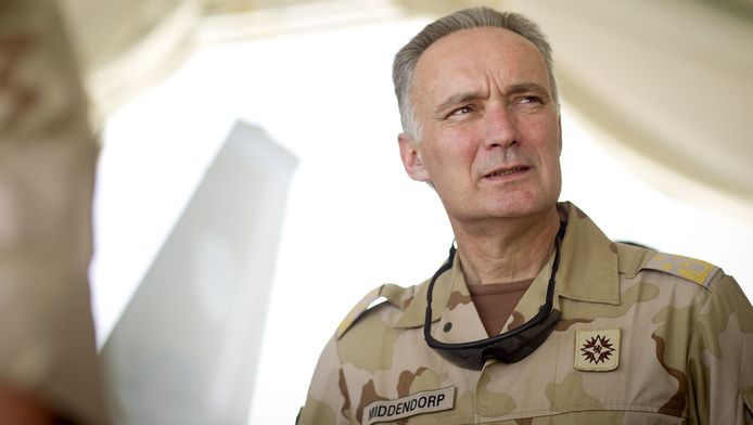Generaal Middendorp: Versterking leger hard nodig | Binnenland | AD.nl