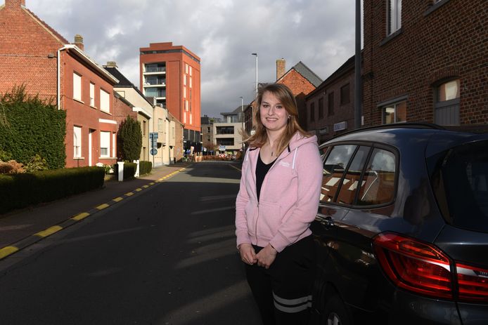 Onbekenden redden het leven van Leen (27) na val op straat: “Zou graag ...