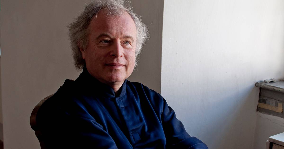 Wereldberoemde Hongaarse meesterpianist laat muziek opwellen vanuit de ...