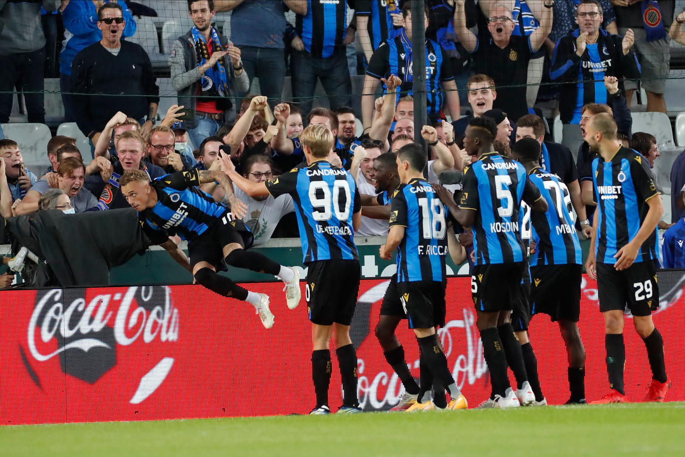 Le Club de Bruges renverse Genk et soulève son premier trophée de la saison | Foto | 7sur7.be