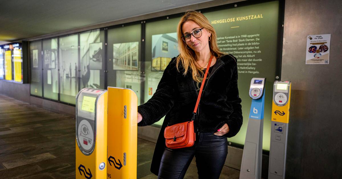 ‘Legaal’ zwartrijden door grote storing op station Hengelo: ‘Stoer? Er ...