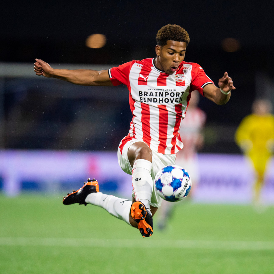 Bij Jong PSV zomert het ineens volop, dankzij een tekentafel-goal en ...