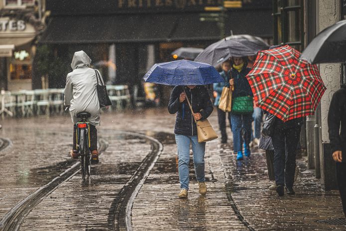 WEERBERICHT. Vandaag en morgen nog kans op (onweers)buien, maar wel ...