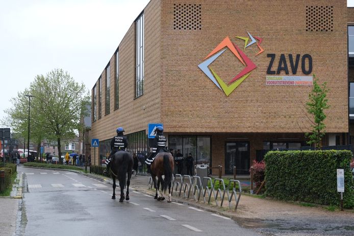 Nog 1 op 6 leerlingen Zavo thuis door dreigementen na dodelijke ...