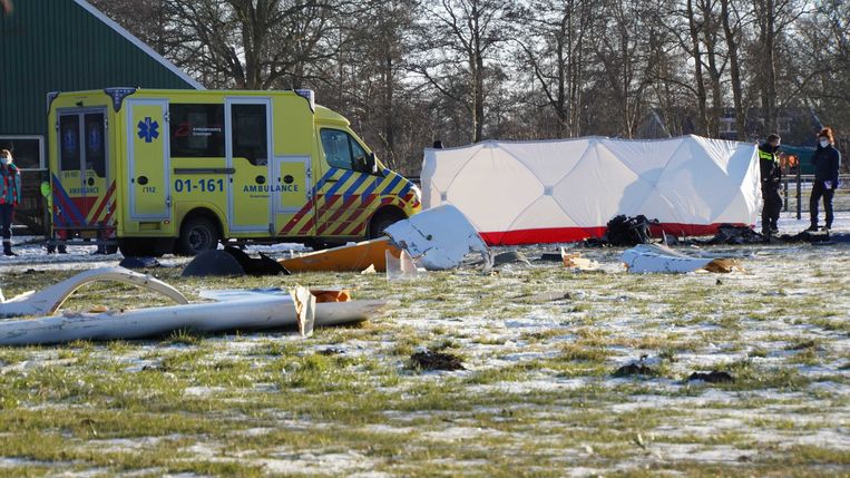 Vliegtuigje neergestort in Groningse Kornhorn, piloot komt om het leven Vliegtuigje neergestort in Groningse Kornhorn, piloot komt om het leven