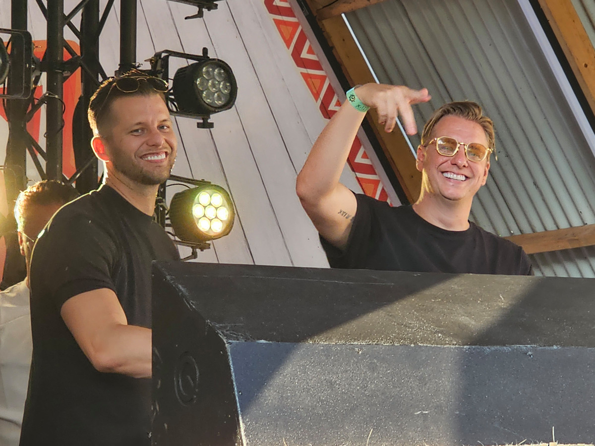 KIJK. Hoogstraatse broers draaien setje op Sunrise, Michael Amani en ...