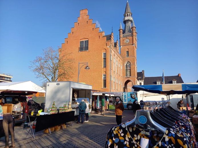 Maldegem zet wekelijkse markt heel april in de kijker | Maldegem | hln.be