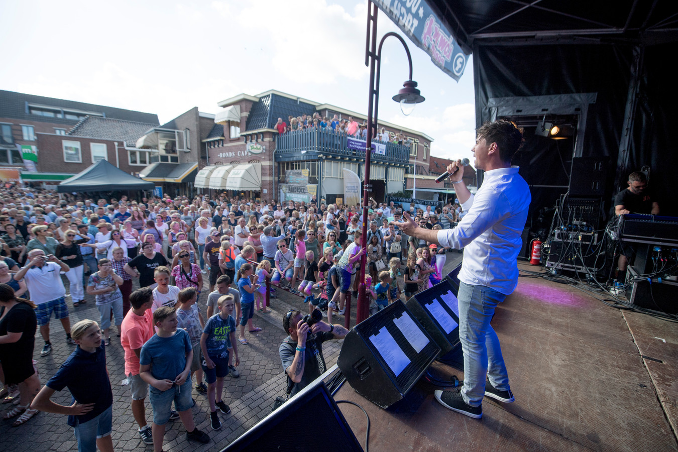 George Baker kampt met langdurige coronaklachten en zegt optreden af ...