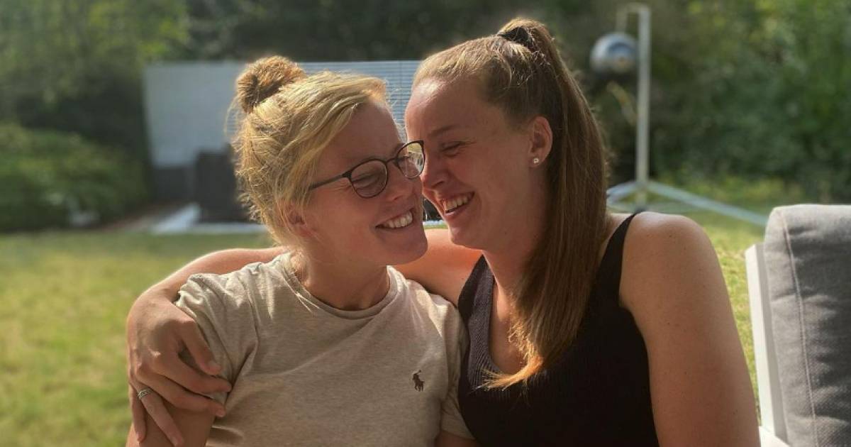 Nieuw koppel bij Red Flames: Tine De Caigny en Laura Deloose pronken ...