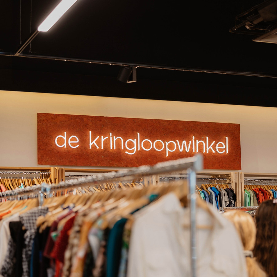 Ontdek nog tot eind juli Kringloopwinkel pop-up met zomerkledij in Ring ...