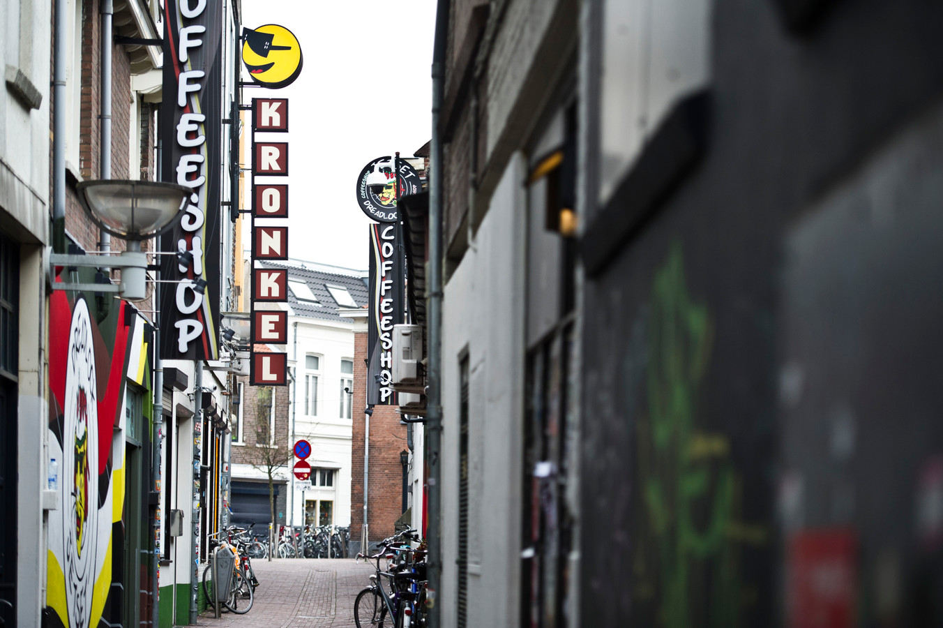 Bekende coffeeshopsteeg in Nijmegen krijgt eindelijk facelift ...