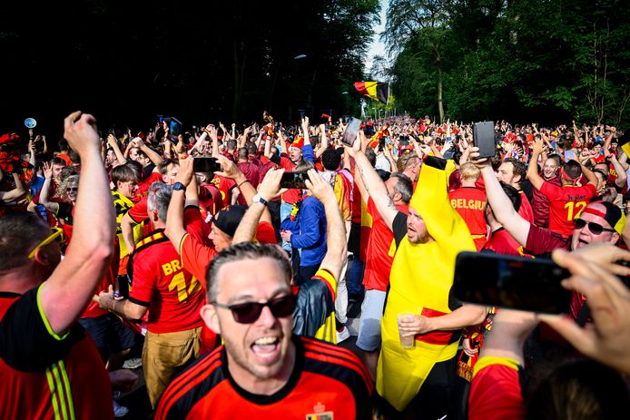 Une impressionnante marée rouge: les images des supporters belges dans ...