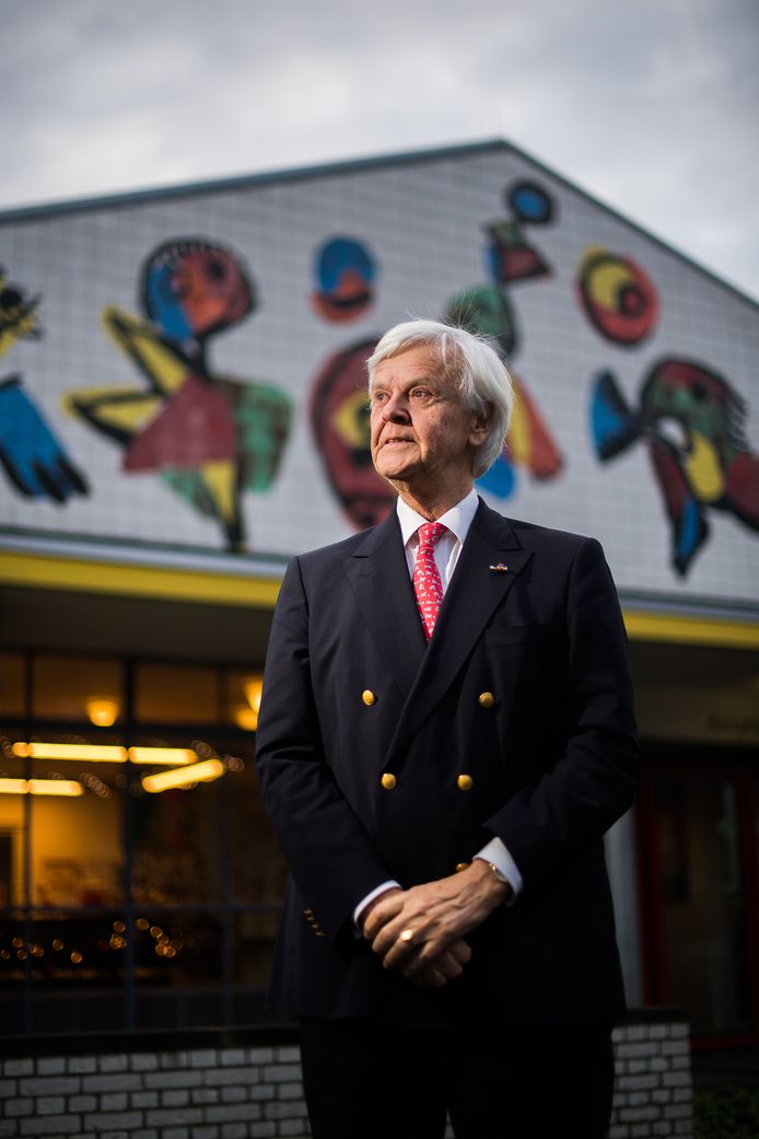 Koning kent Velpenaar bijzondere onderscheiding toe | Arnhem ...