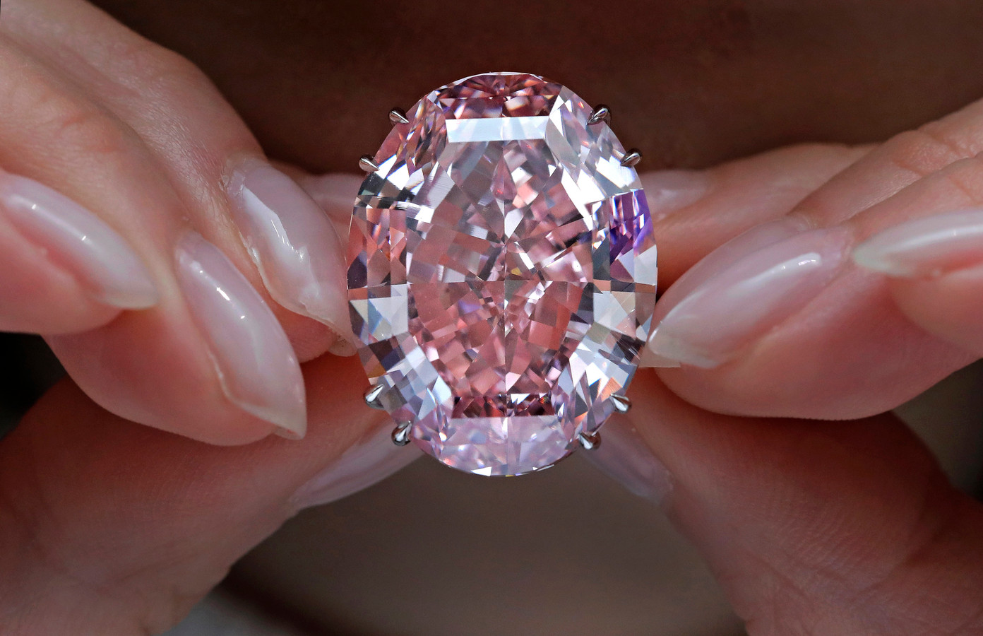 Dit is de 'Pink Star', de duurste diamant ooit | Foto | hln.be