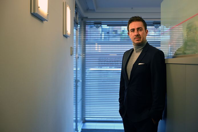 STRAFPLEITERS. Steven Van de Kerkhof zocht als advocaat mee naar ...