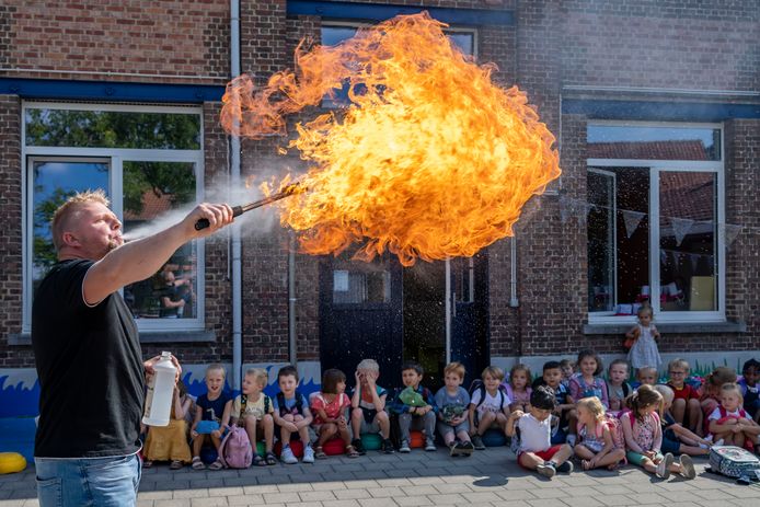 Vuurspuwer zet eerste schooldag HEHAschool in vuur en vlam ...