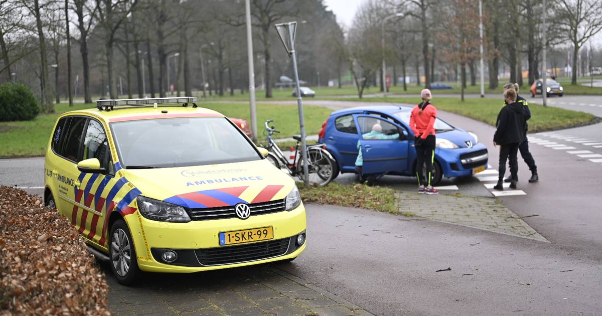 Vrouw valt van fiets door botsing met auto in Nijmegen | Nijmegen ...