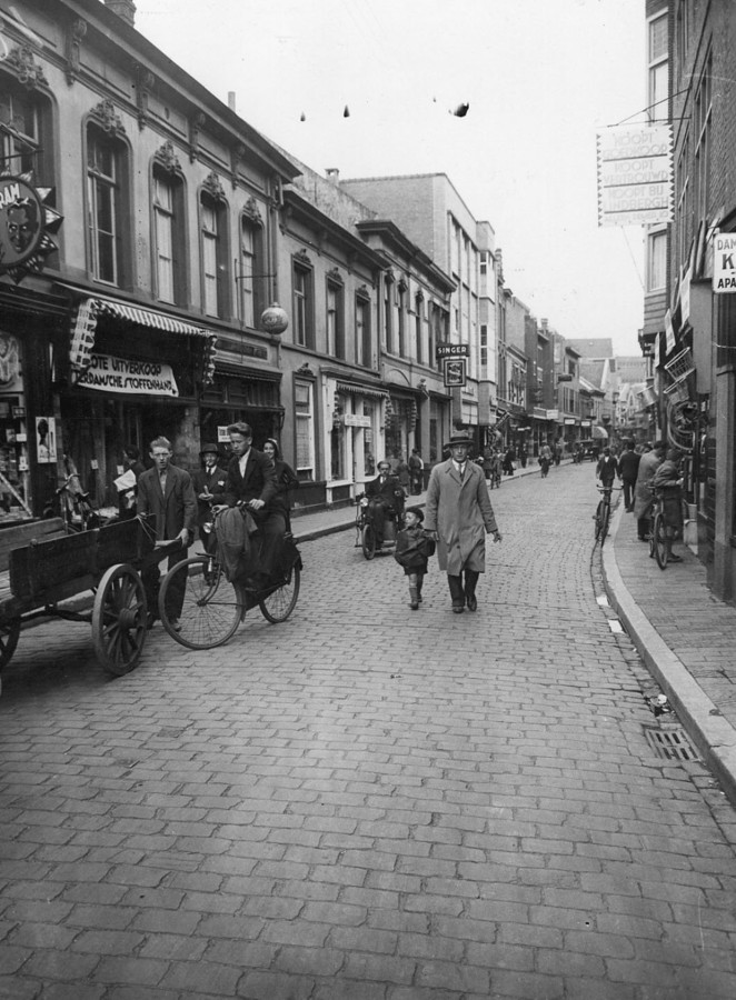 Van bombardement tot wederopbouwparel: de transformatie van de ...