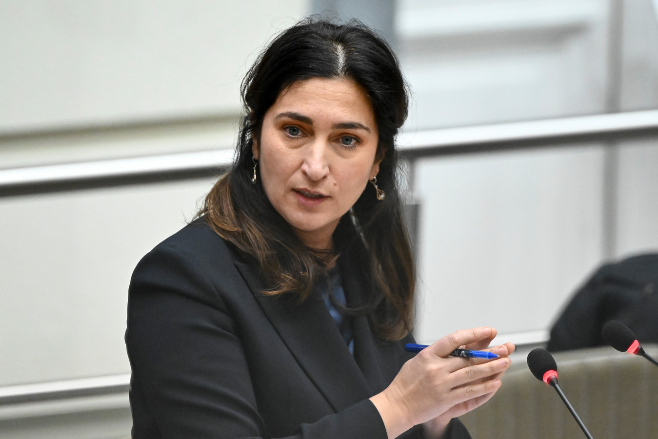 N-VA Kontich strikt Zuhal Demir voor kerstdrink | Foto | hln.be N-VA Kontich strikt Zuhal Demir voor kerstdrink | Foto | hln.be