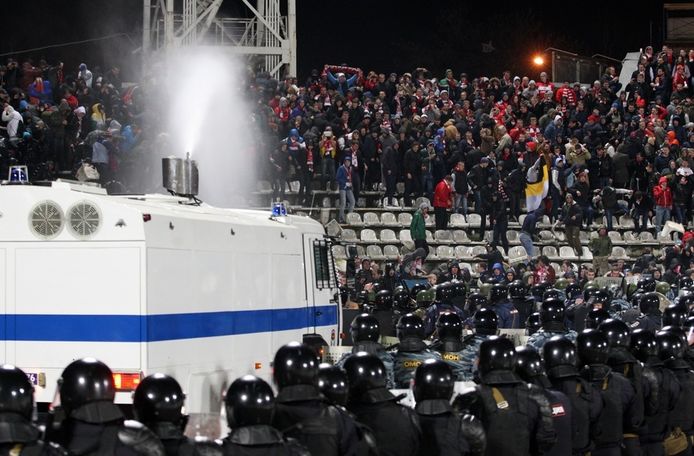 Nazisymbolen bij Russisch supportersgeweld | Buitenlands voetbal | AD.nl