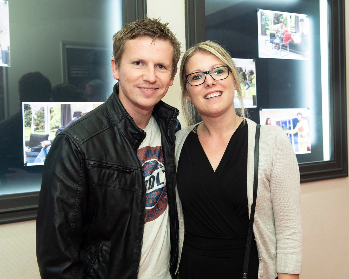 Wendy gaat vreemd terwijl Fransje thuis babysit | Foto | hln.be