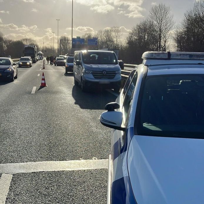A27 na meerdere ongevallen weer open: vertraging afgenomen | 112 nieuws Altena | bd.nl