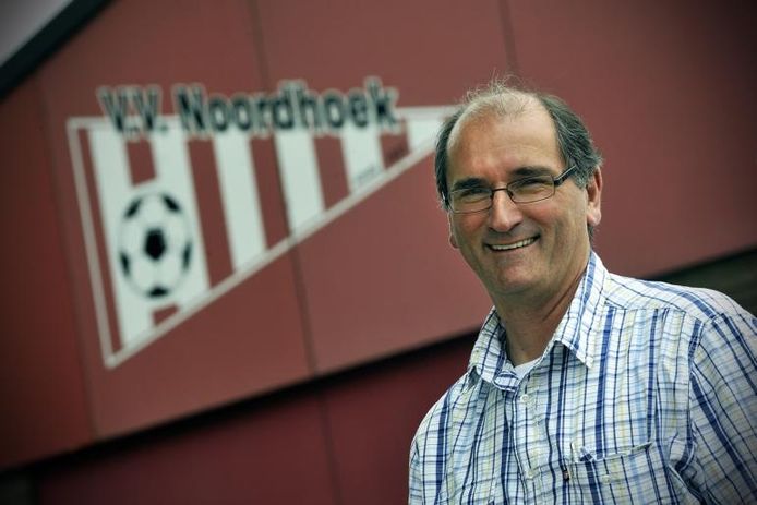 Feesttent weer opgebouwd bij voetbalvereniging Noordhoek (65 ...