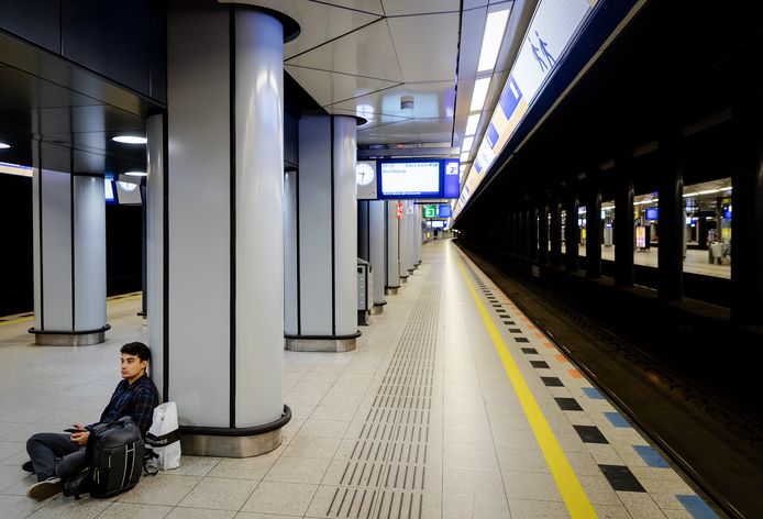 Schiphol waarschuwde vooraf voor treinstaking, maar valt mee | Noord ...