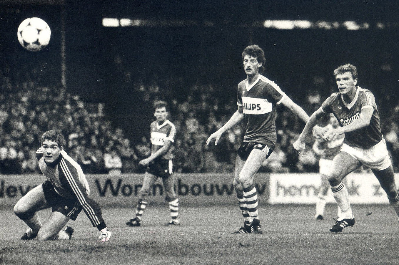 Oud PSV-goalie Hans Segers (58) wordt de nieuwe keeperstrainer van ADO ...