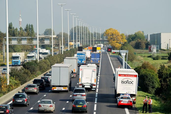 Boete voor rijden op de pechstrook verdrievoudigt binnenkort ...