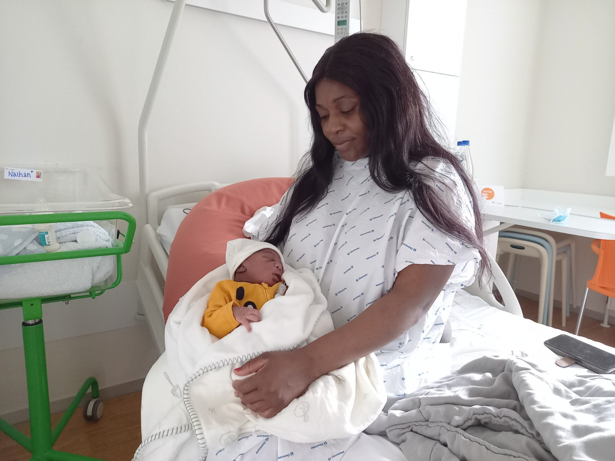 Daar zijn de eerste kindjes van 2023: “We keken samen naar het vuurwerk ...