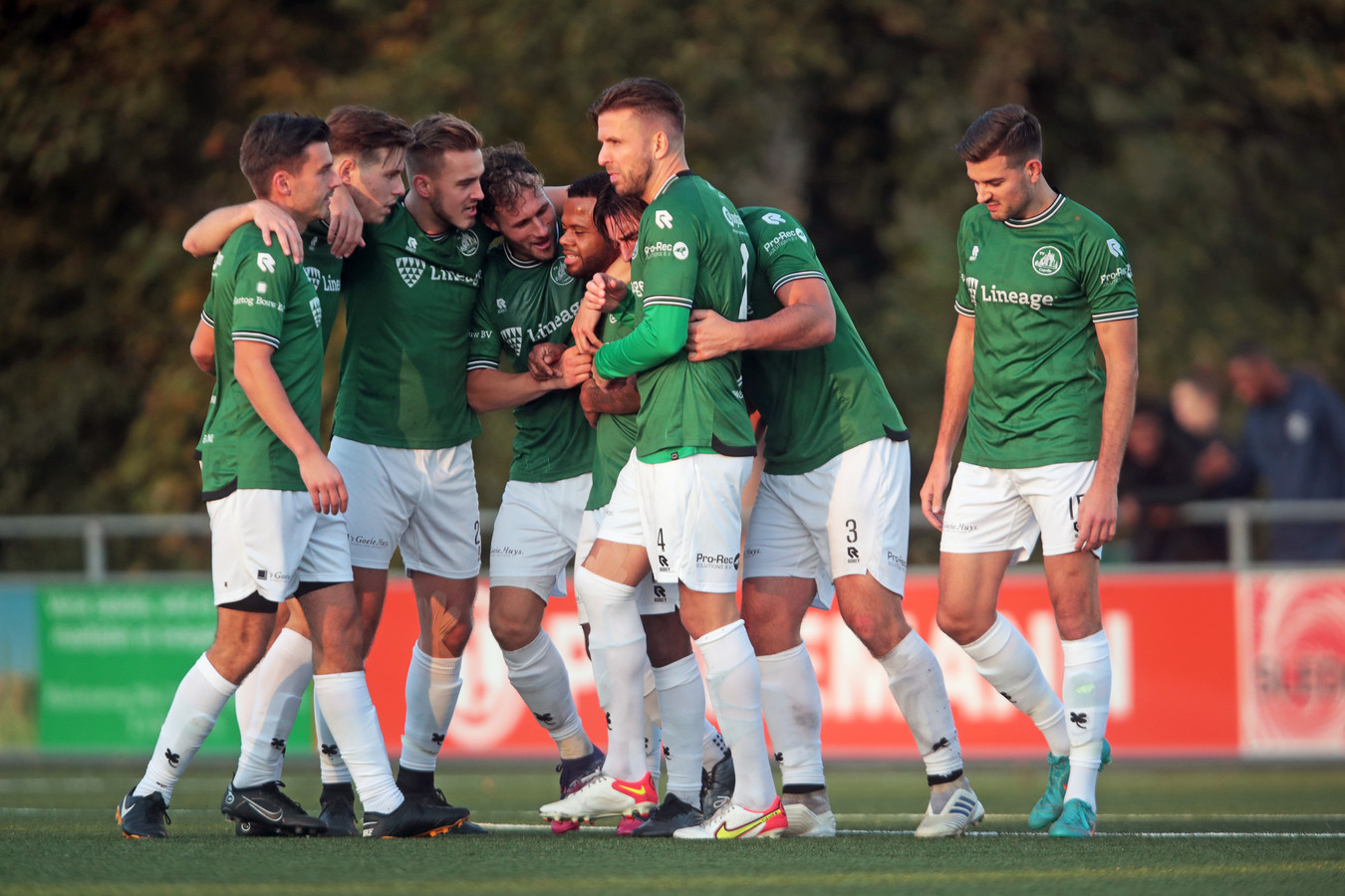 Dano Lourens scoort achter standbeen en Capelle wint opnieuw: lees hier ...