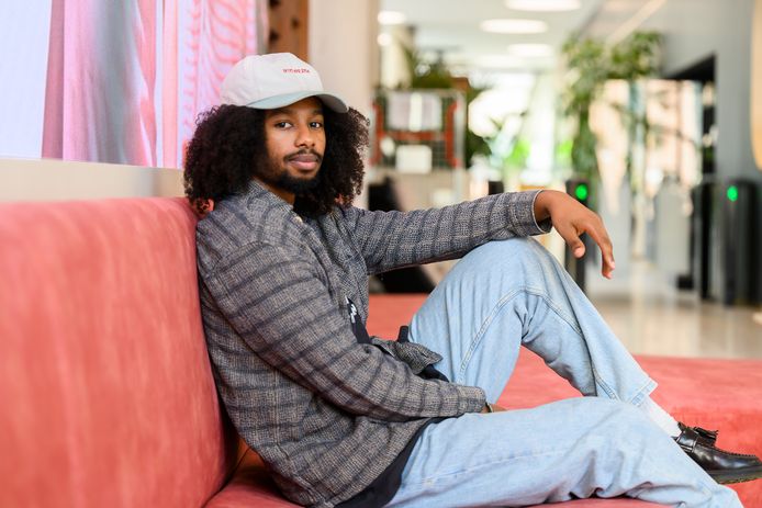 ‘Dertigers’-acteur Malik Mohammed groeide op in de straten van Nairobi: “Ik heb hier alles ...