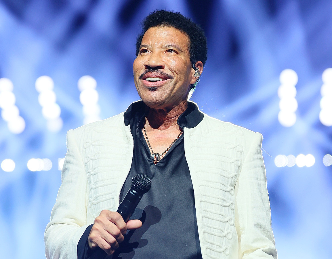 Lionel Richie kan niet landen met vliegtuig: zanger mist eigen concert ...