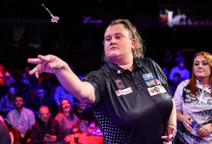 Beste vrouwelijke darter ter wereld stuurt haar kat naar het WK: “Heb ...