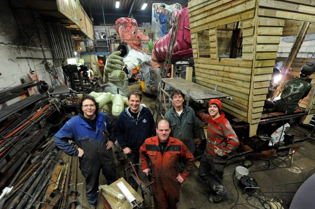 Bergse bouwers strijden liever samen in optocht | Foto | bndestem.nl