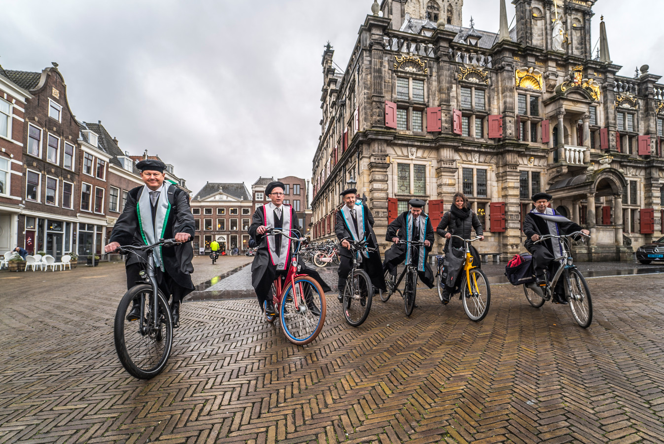 Basisscholen krijgen bezoek van TU Delft: ‘Wauw, een echte professor in ...