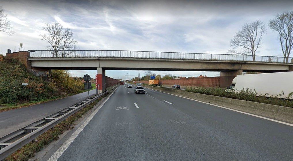Verkeersongeval op de E40 richting Gent ter hoogte van Drongen ... Verkeersongeval op de E40 richting Gent ter hoogte van Drongen ...