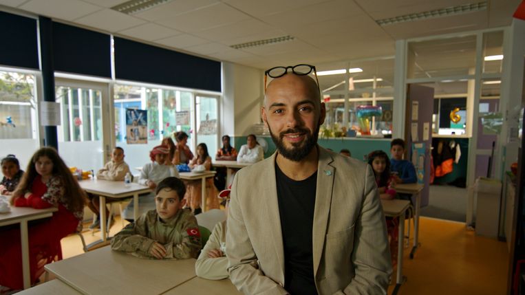Angst drijft ouders naar bijzonder onderwijs, ziet presentator Karim Amghar