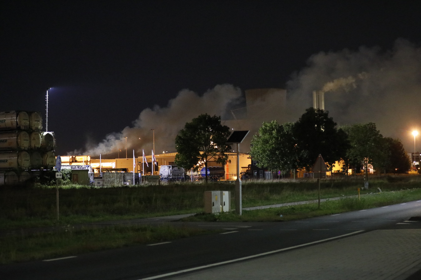 Grote brand bij Attero in Moerdijk: ‘Soms rommel tussen groen- en ...