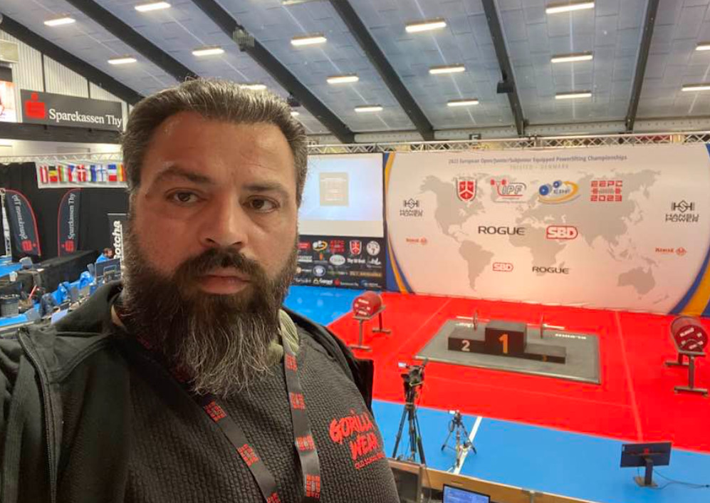 Zijn beide knieën zijn kapot, maar de beste vrienden heeft hij wel ...