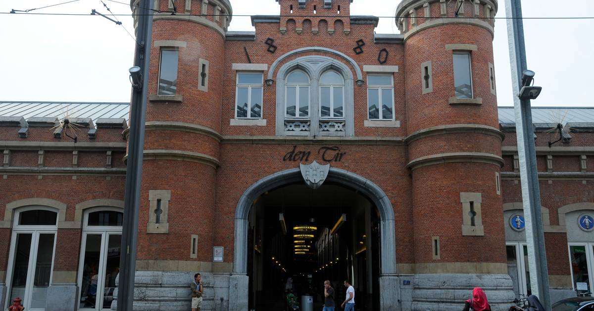 Werknemer Action-filiaal test positief: winkel in Den Tir namiddag ...