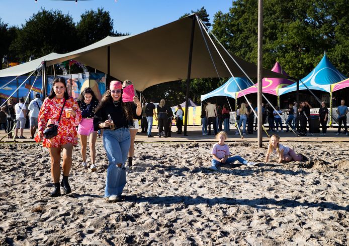 Los gaan op Los Zand: ‘Een glitterlijntje hoort erbij’ | Helmond | AD.nl