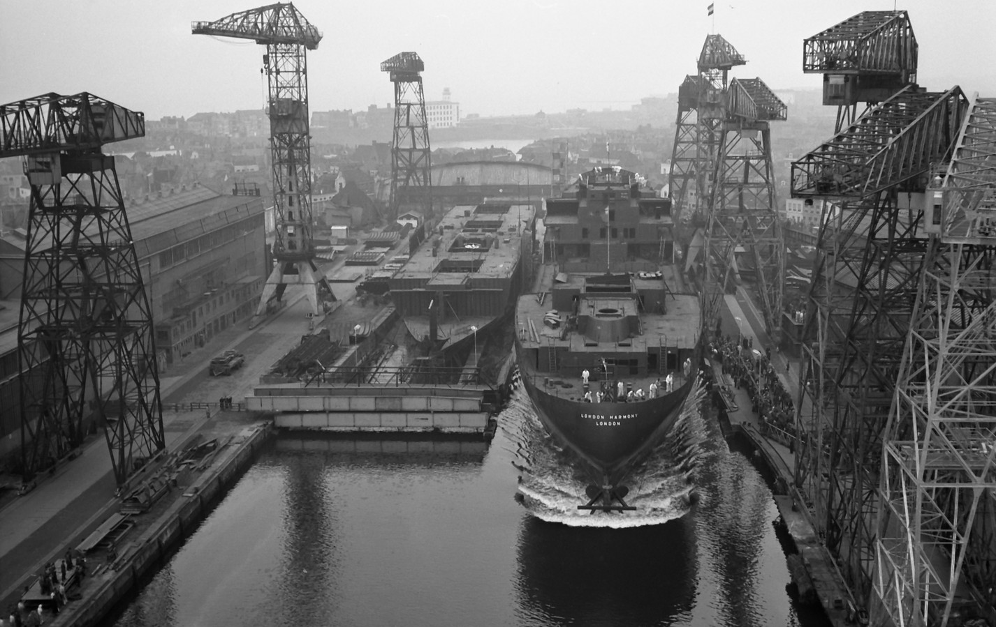 Rondleiding laat zien hoe vroeger schepen te water gingen bij de Schelde in Vlissingen | Foto ...